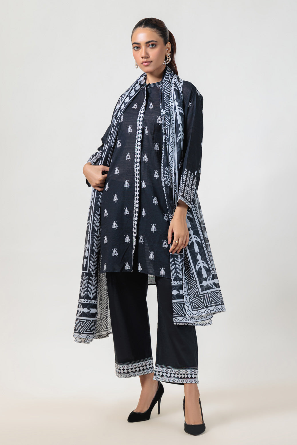 BLACK-CAMBRIC-3 PIECE (WS7243P12) BIN 35 R23 – Bonanza Satrangi